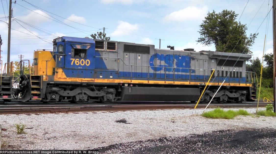 CSX 7600 (C40-8)